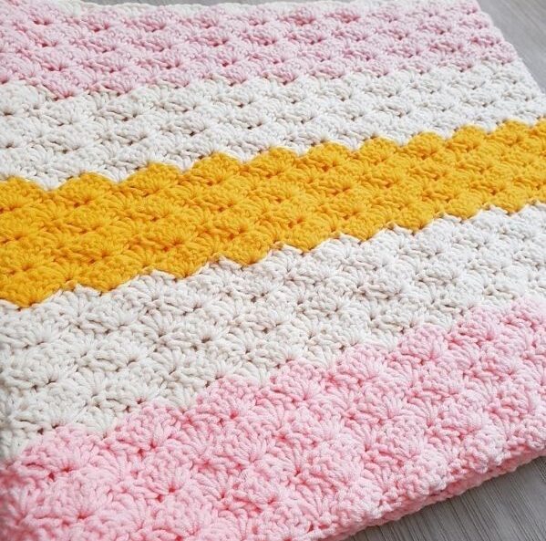 Free Crochet Pattern: Shell Stitch Blanket (5 Double Crochet Shells ...